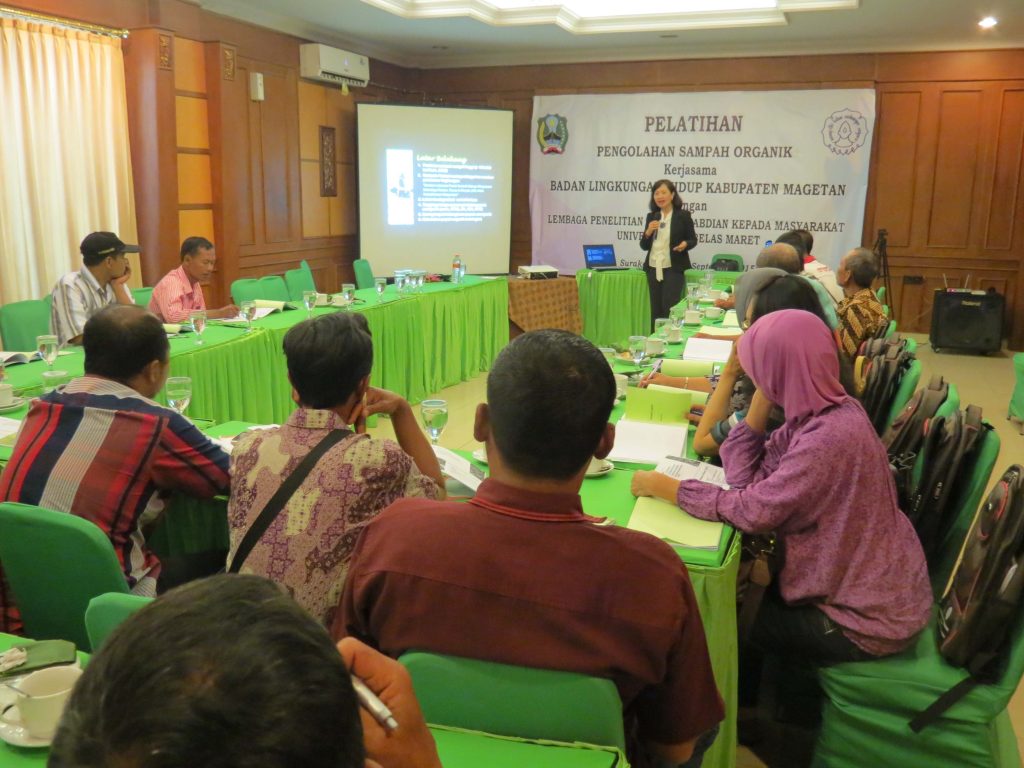 Pelatihan Pengolahan Sampah (Kerjasama DLH Magetan – PPLH LPPM UNS ...